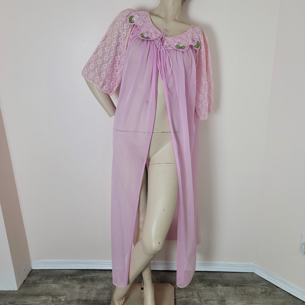 Vintage Sheer Pink Peignoir, Robe. Lace. Embroidery L… - Gem